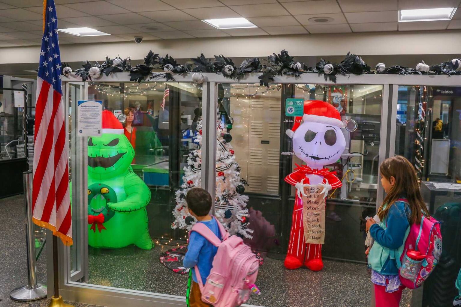 Flying on Christmas Day - The Pros and Cons to Air Travel on December ...