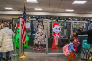 Flying on Christmas Day - The Pros and Cons to Air Travel on December ...