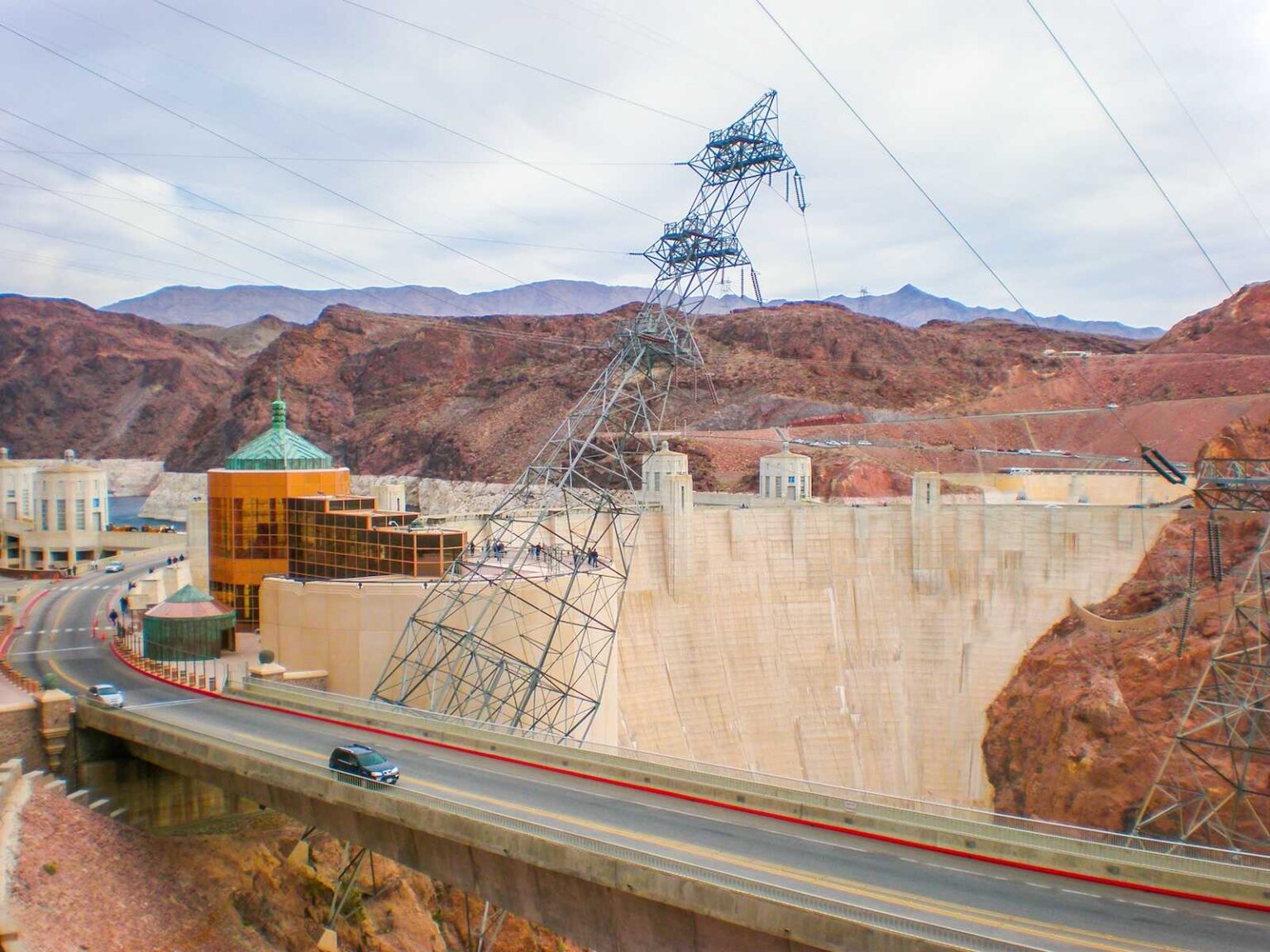 Guide to Visiting Hoover Dam on the Border of Nevada and Arizona ...